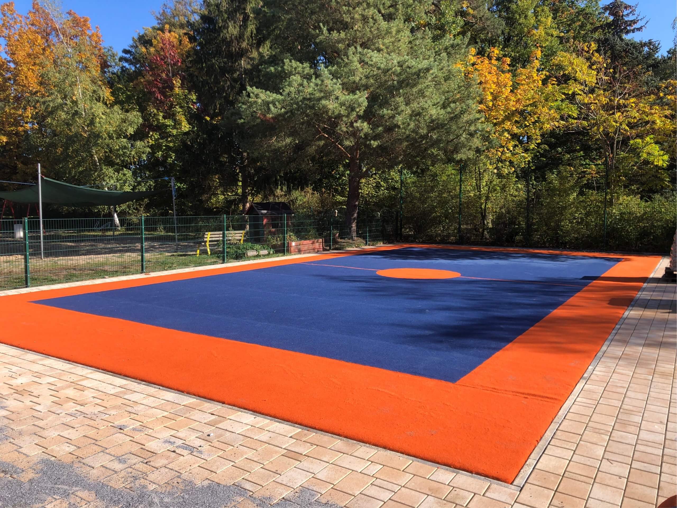 Es muss nicht immer Grün sein - Bolzplatz mal anders